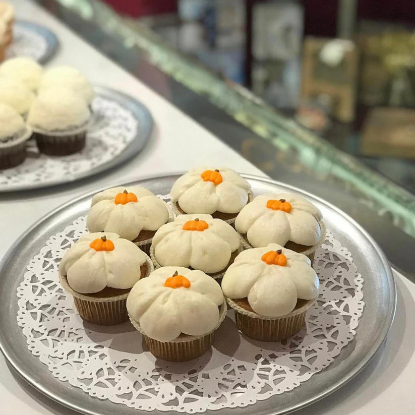 PUMPKIN CREAM CHEESE POLKA JUNIOR CUPCAKES – Razzle Dazzle Cupcakes
